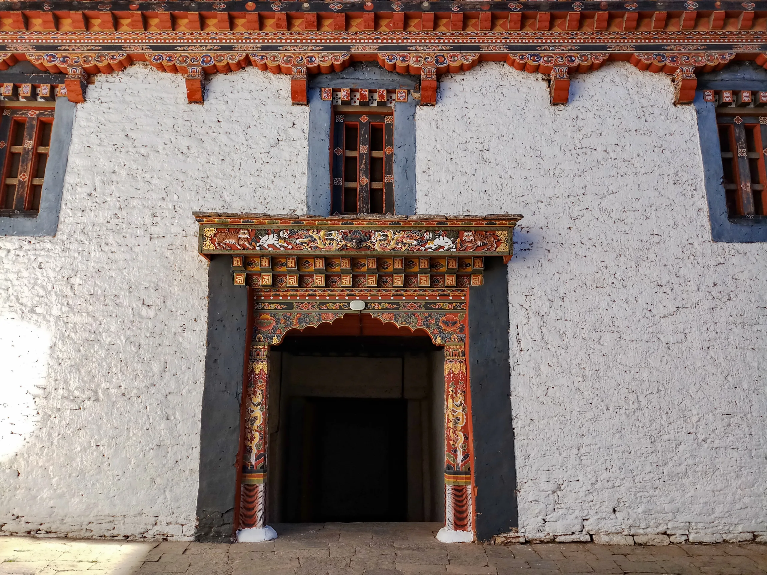 Lhuntse Dzong – Explore the Remote Fortress of Spiritual Bhutan